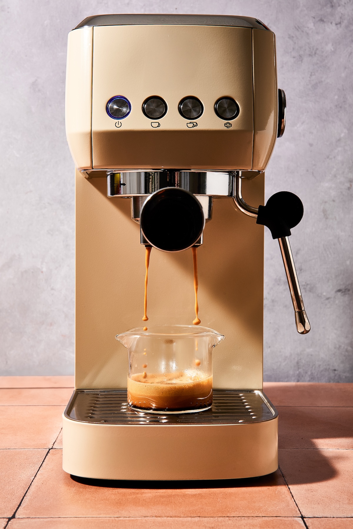 How to Make an Americano at Home (Hot or Iced!)
